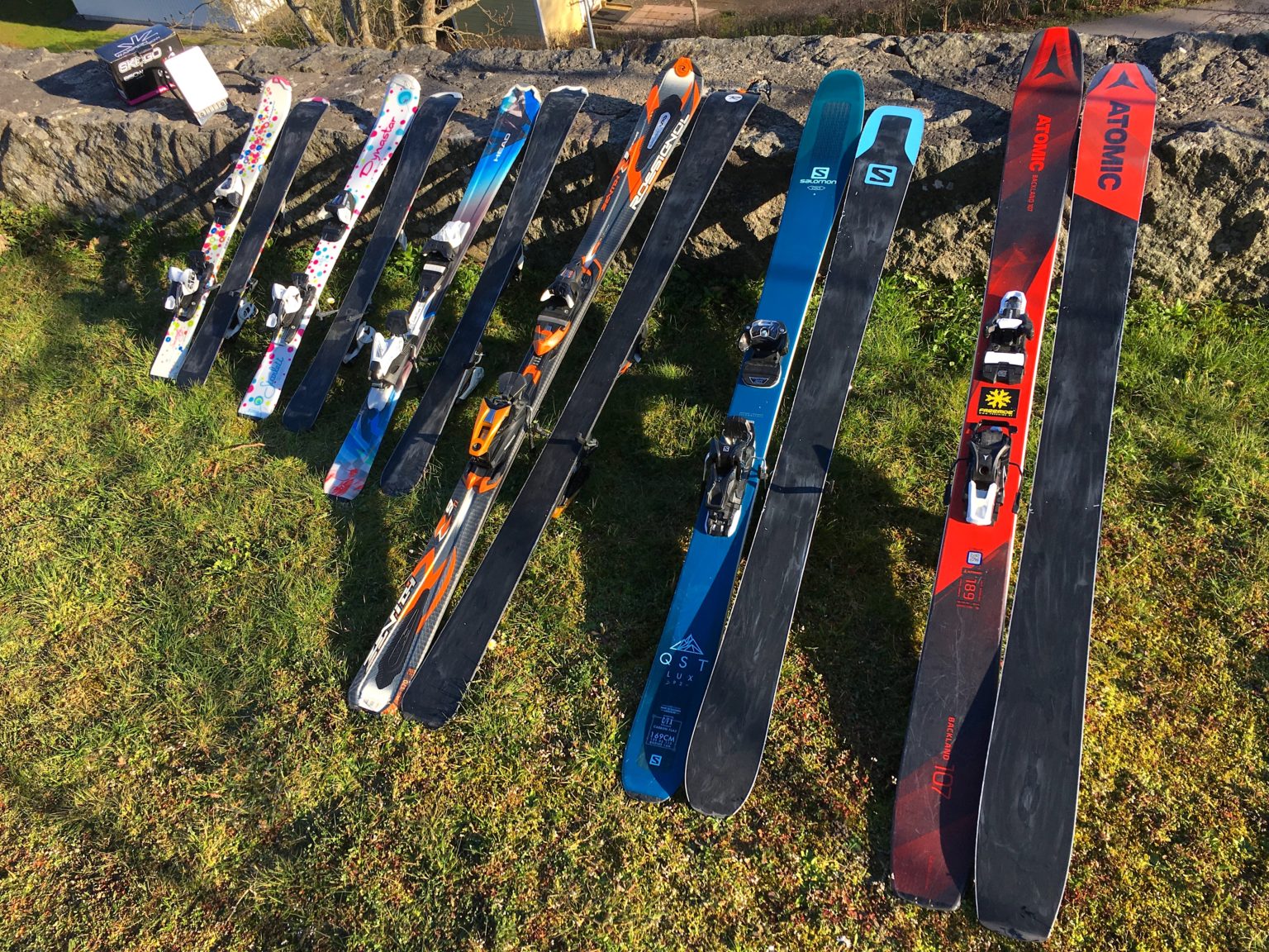 Så förvarar du skidor och skidprylar på sommaren - Freeride